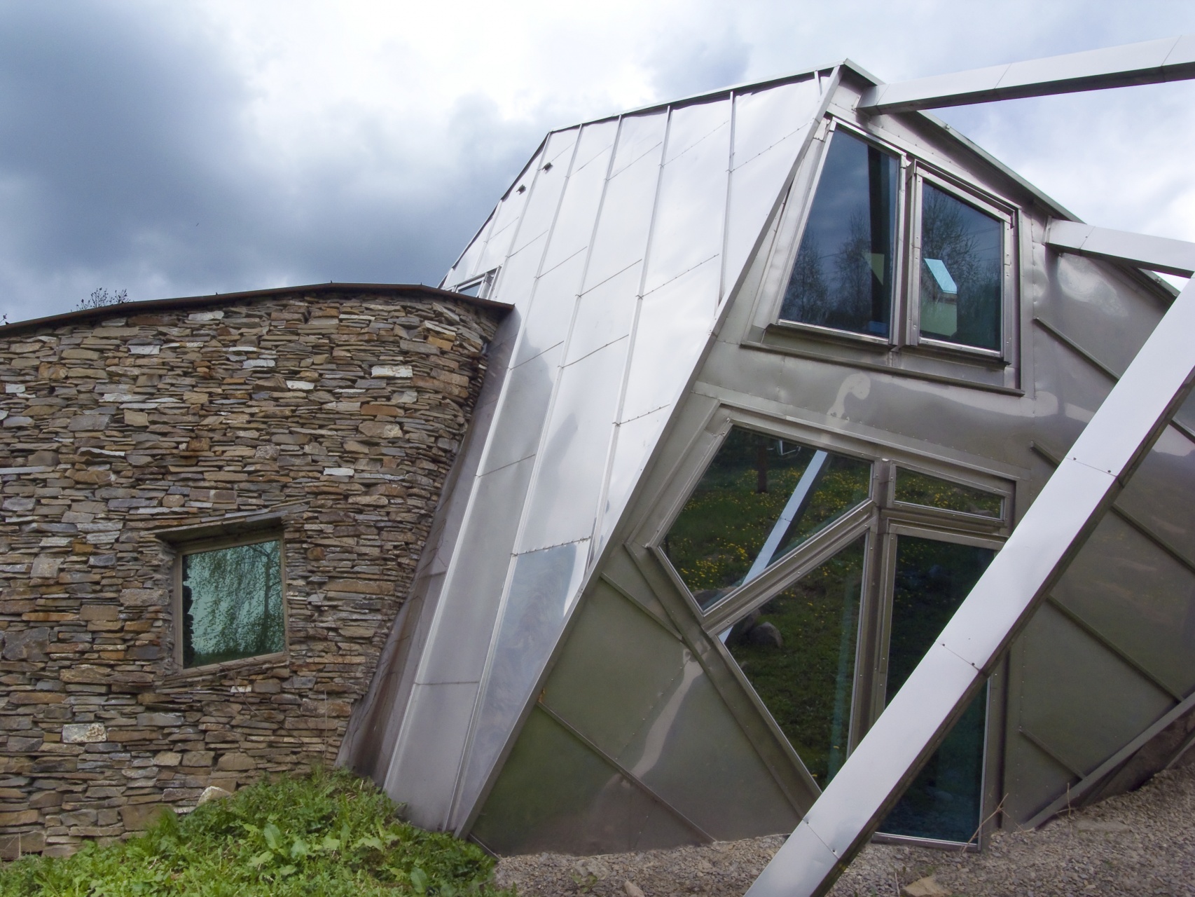 La «Casa Storta» a Żeleźnikowa presso Nowy Sącz - FAKRO