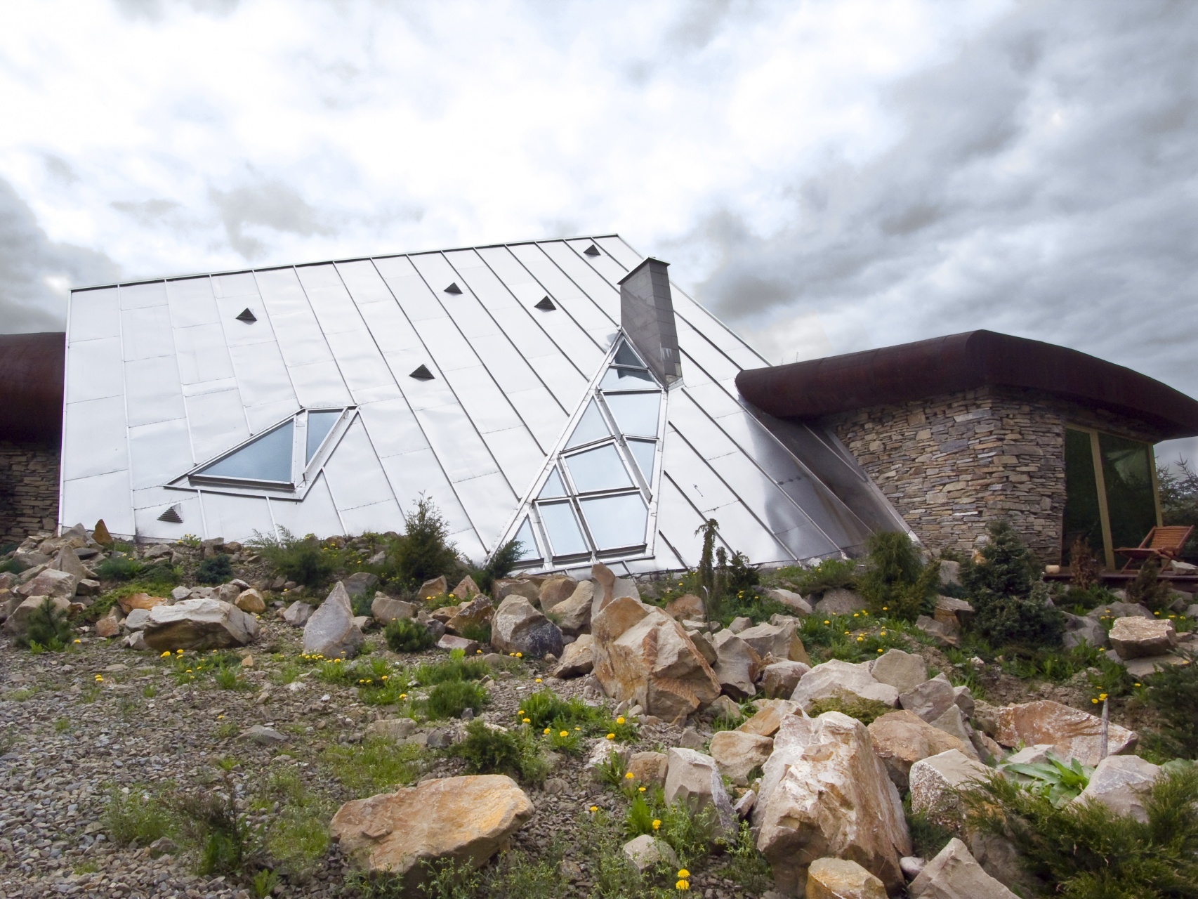 La «Casa Storta» a Żeleźnikowa presso Nowy Sącz - FAKRO